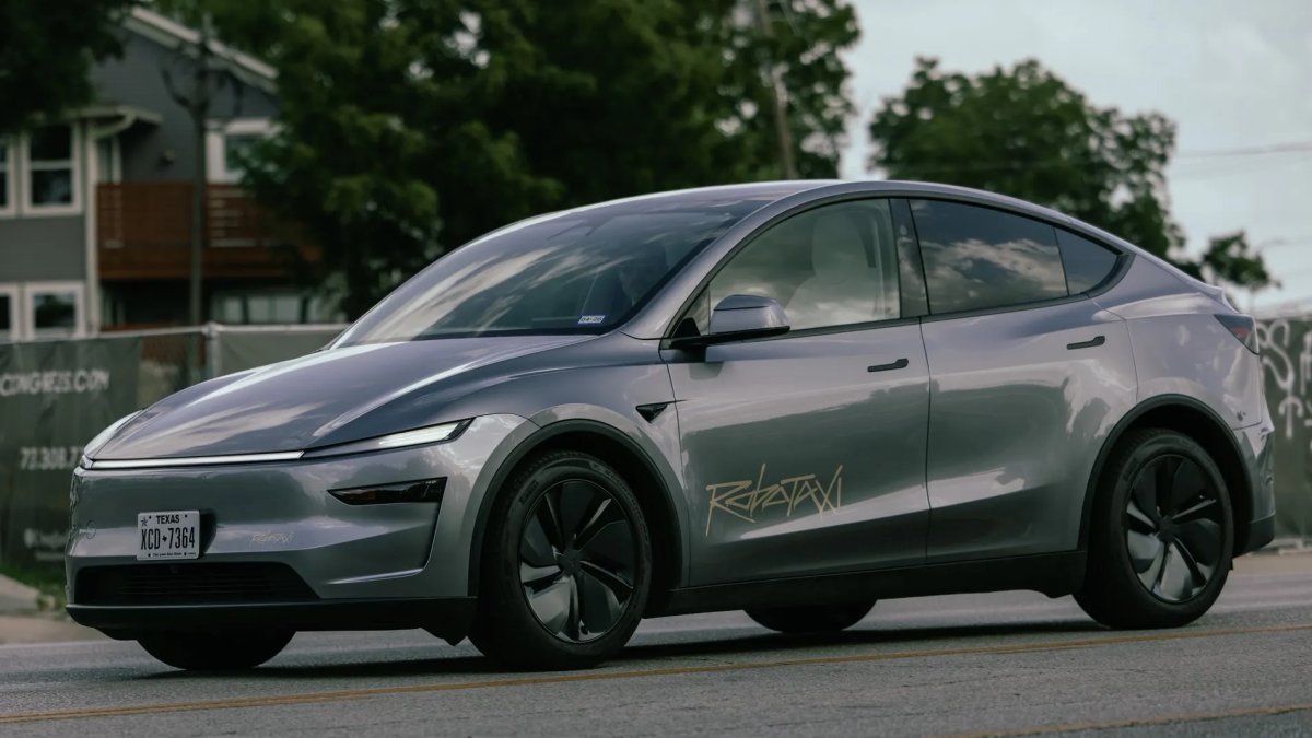 Tesla to Launch Larger FSD Model After the Holidays – Yeslak